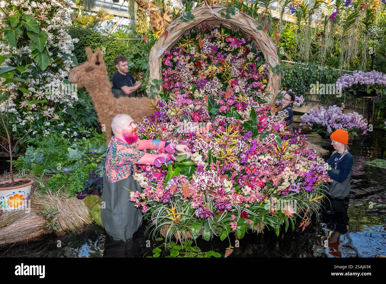 London, UK. 30 January 2025. Kew staff, including (L) Henck Röling, Kew ...
