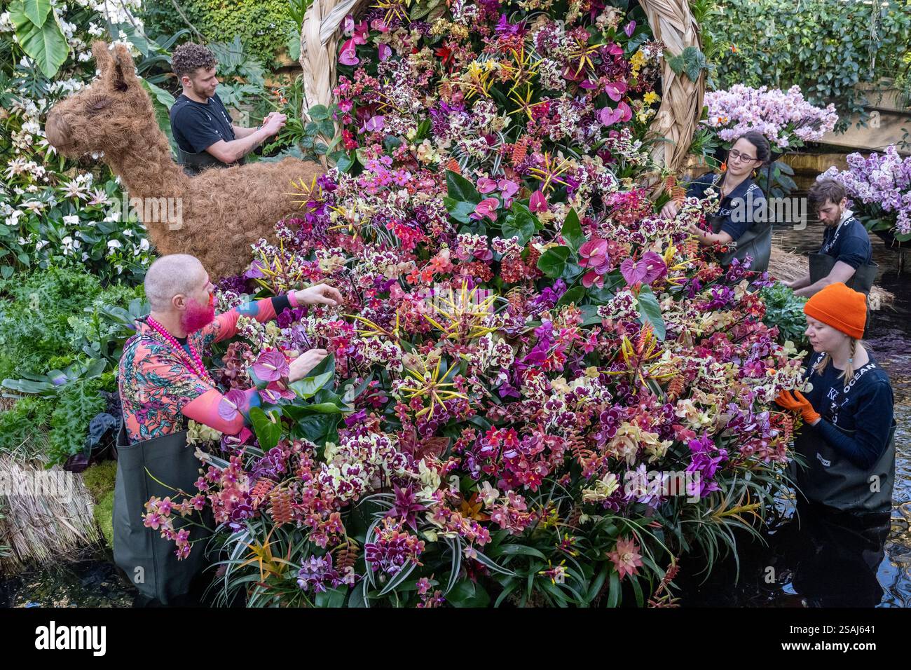 London, UK. 30 January 2025. Kew staff, including (L) Henck Röling, Kew ...