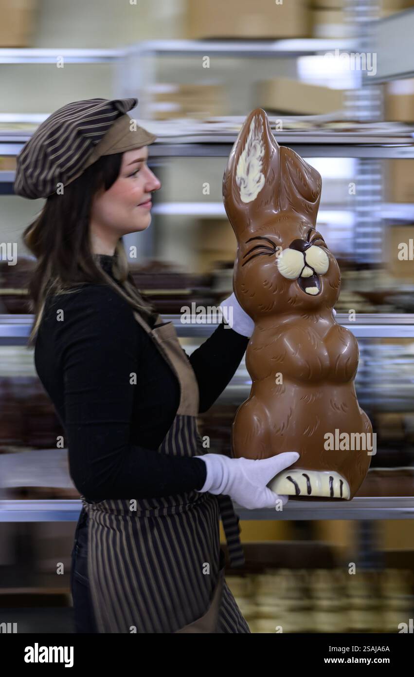 Hornow, Germany. 30th Jan, 2025. Anna Rosenhayn, employee of Confiserie Felicitas GmbH, hugs two ...