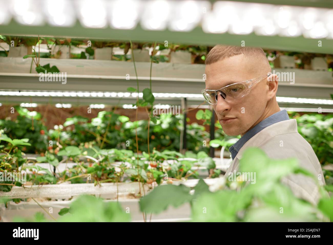 In modern lab filled advanced hi-res stock photography and images - Alamy