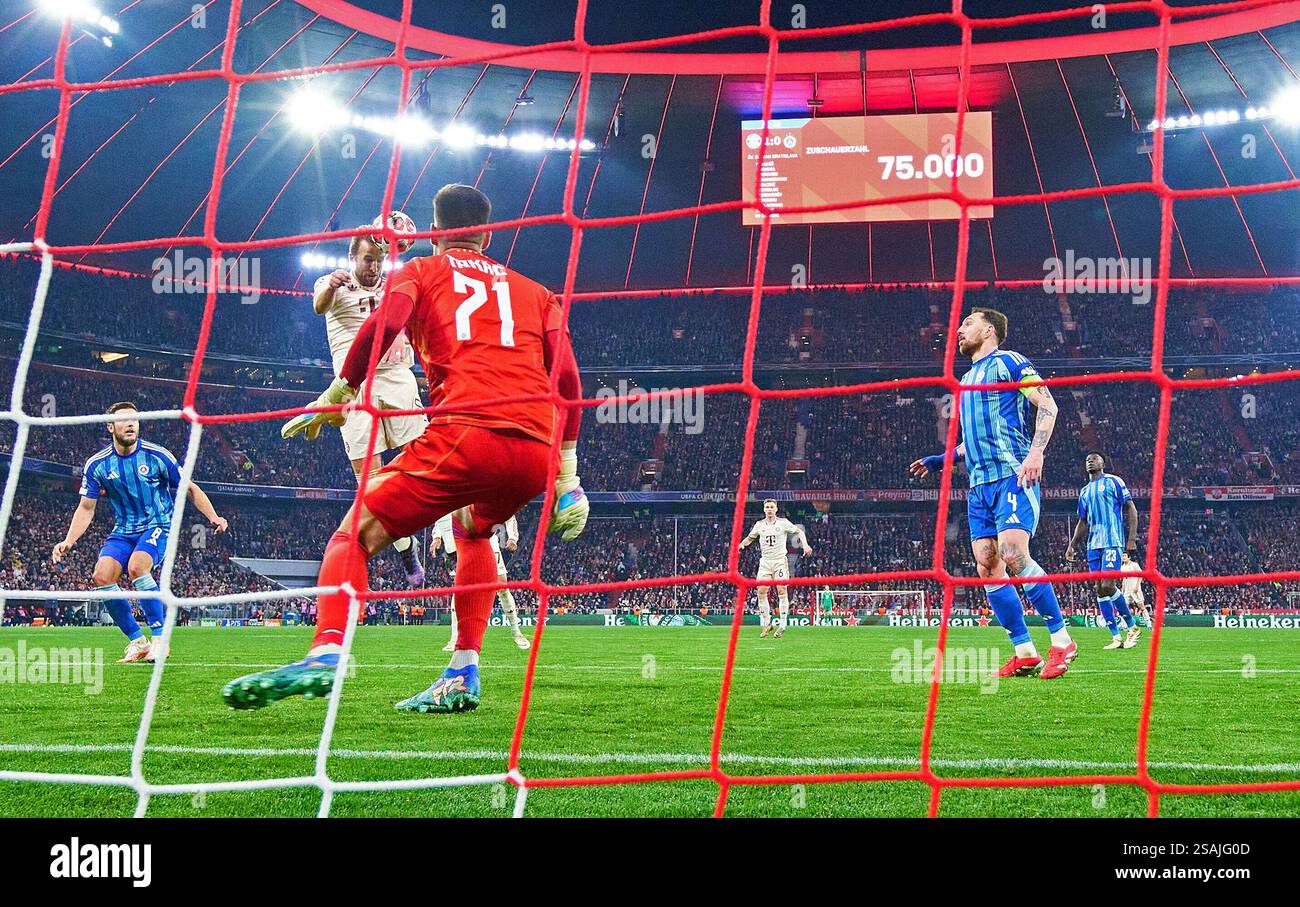 Harry Kane, FCB 9 scores, shoots goal , Tor, Treffer, Torschuss, 2-0 ...