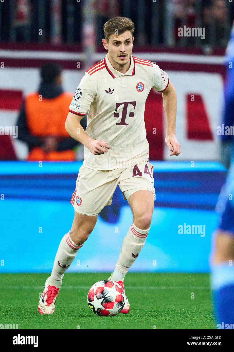 Josip Stanisic, FCB 44 in the League Phase MD8 match FC BAYERN MUENCHEN ...