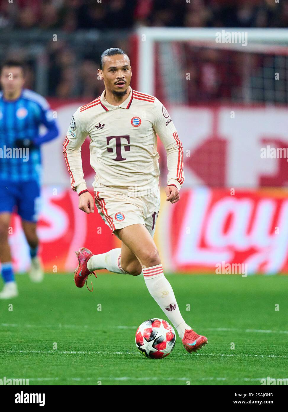 Leroy SANE, FCB 10 in the League Phase MD8 match FC BAYERN MUENCHEN ...