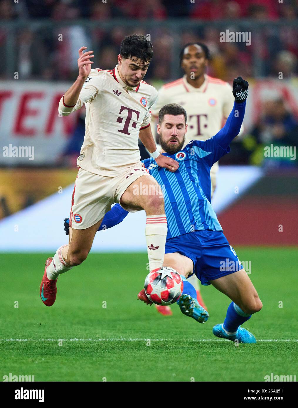 Munich, Germany. 29th Jan, 2025. Aleksandar Pavlovic, FCB 45 compete ...