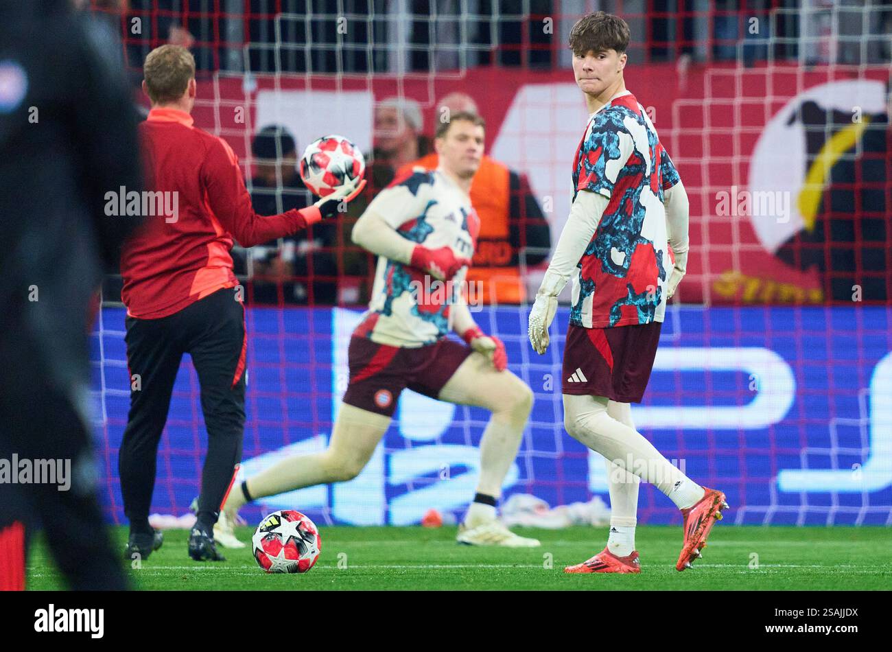 Munich, Germany. 29th Jan, 2025. FCB goalkeeper Leon Klanac, goalkeeper ...