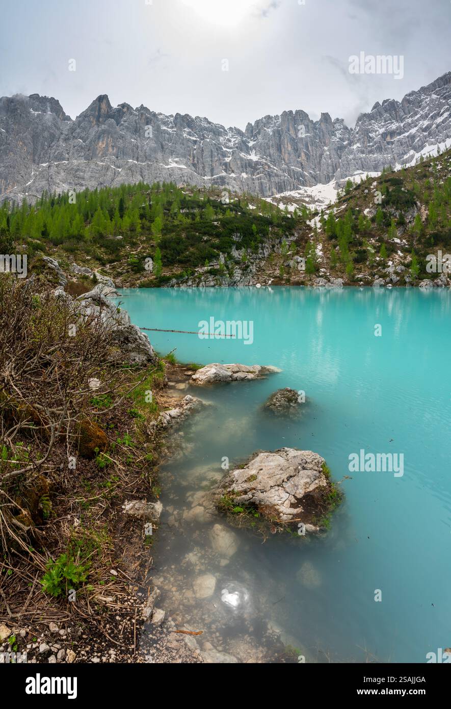 Panoramic view of Lago Sorapis in the Dolomites (Dolomiti, Dolomiten ...