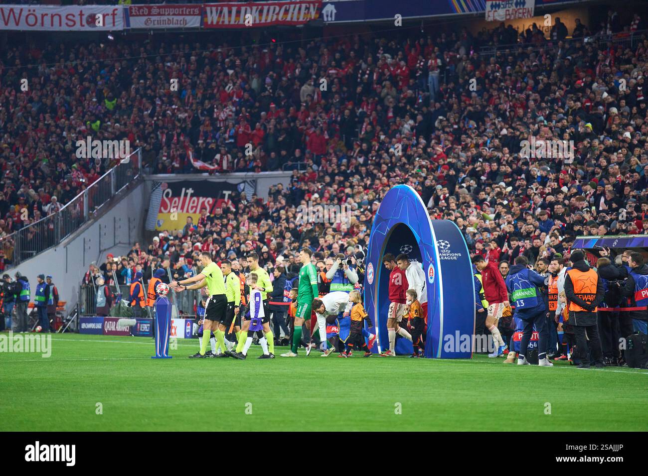 Arrival of the teams in the League Phase MD8 match FC BAYERN MUENCHEN ...