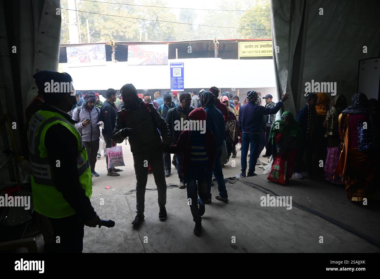 January 29, 2025, Prayagraj, Uttar Pradesh, India: Prayagraj: Devotees ...
