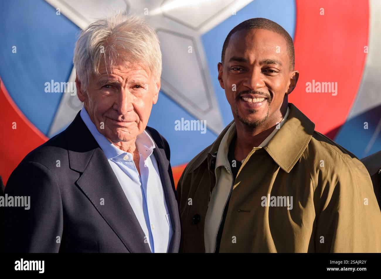 Harrison Ford und Anthony Mackie beim Photocall zum Kinofilm Captain ...