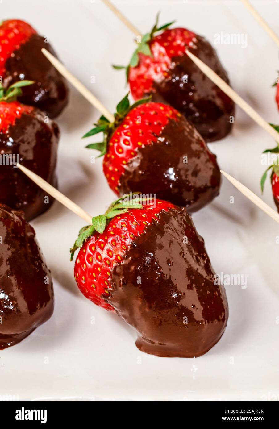 How to make chocolate dipped strawberries - tutorial, step by step ...