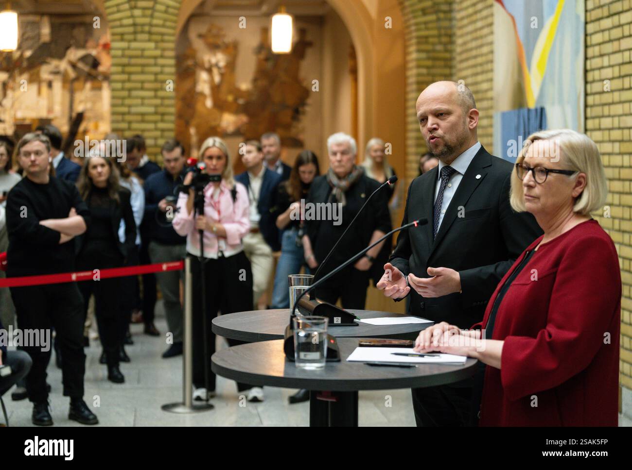Leader in oslo right hi-res stock photography and images - Alamy