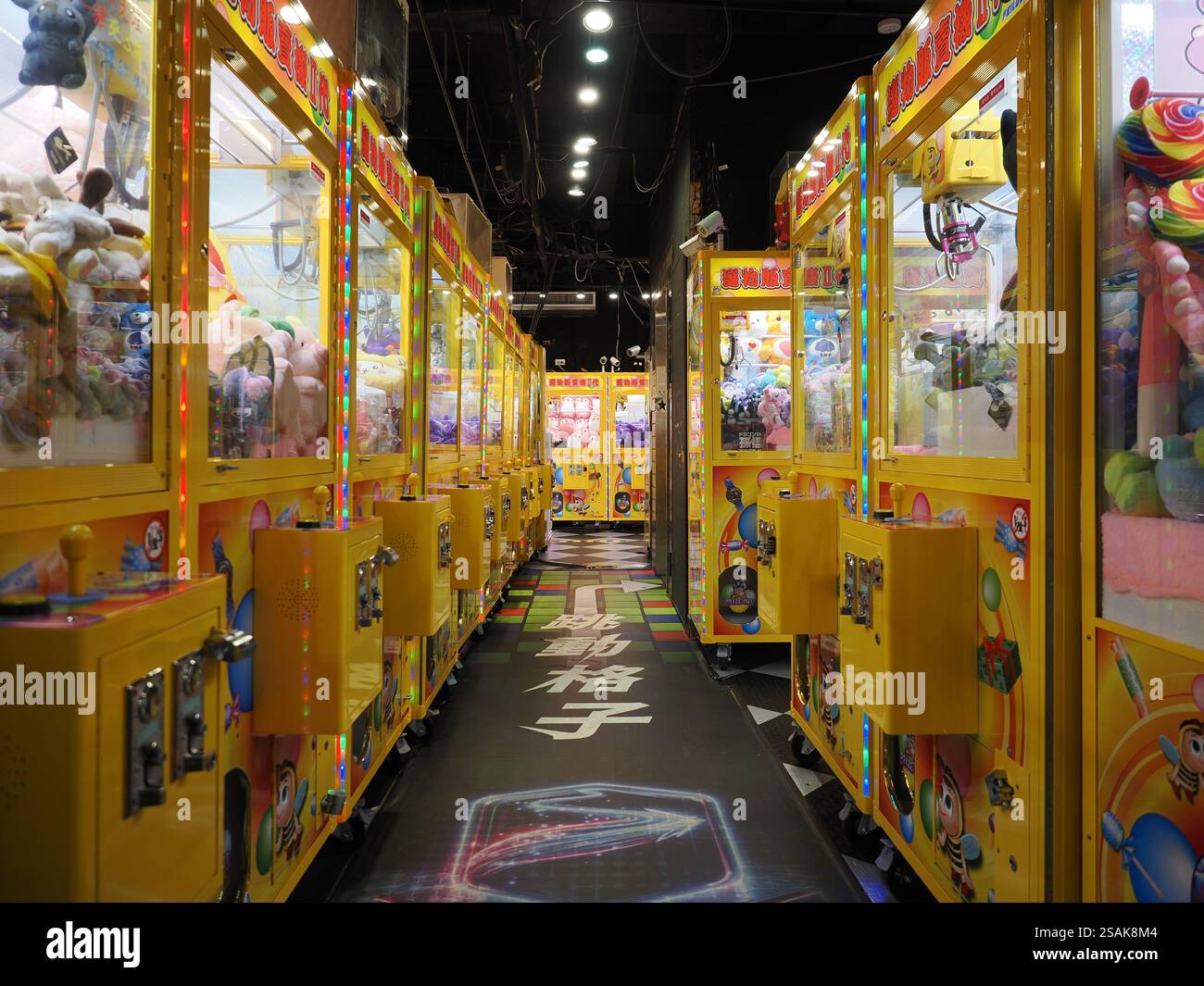 Claw machines near the Ximending district in Taipei Stock Photo - Alamy