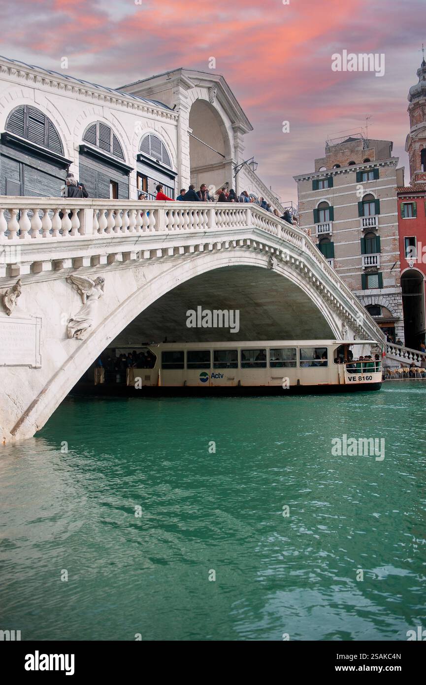 Rialto Bridge, iconic stone arch over the Grand Canal, Venice, Italy ...