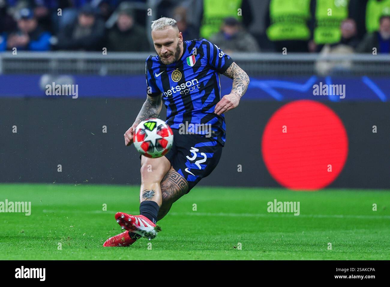 Milan, Italien. 29th Jan, 2025. Federico Dimarco of FC Internazionale seen in action during UEFA ...
