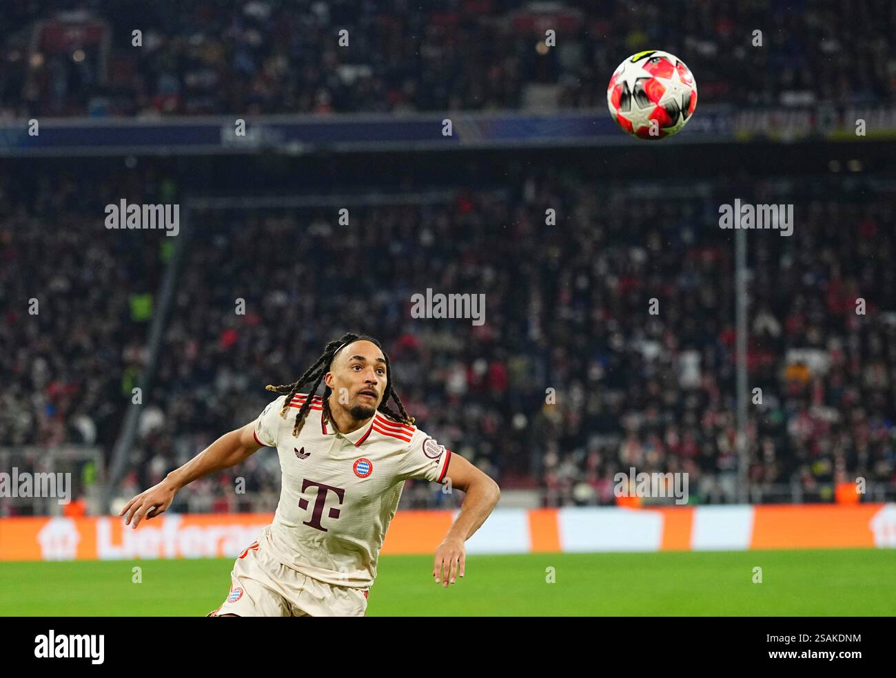 January 29 2025: Sacha Boey (Bayern Munich) controls the ball during a ...