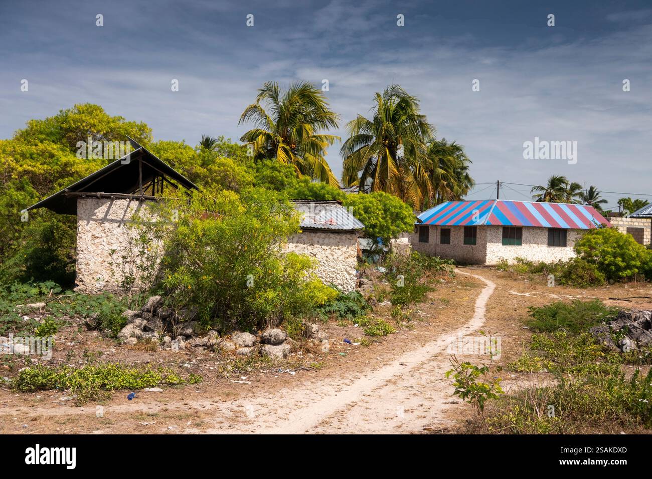 Colonial houses built on hi-res stock photography and images - Alamy
