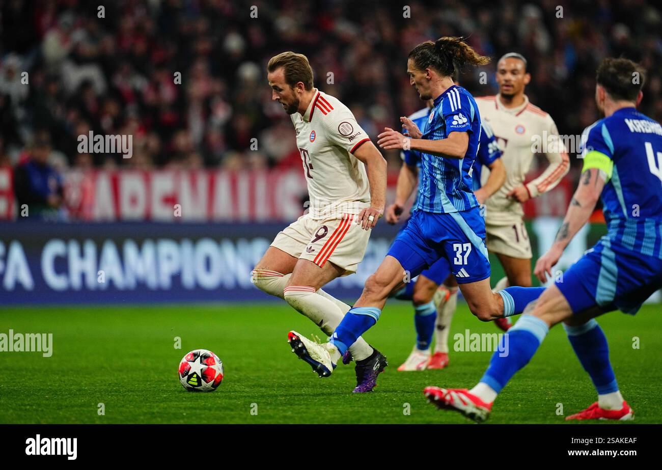 January 29 2025: Harry Kane (Bayern Munich) controls the ball during a ...