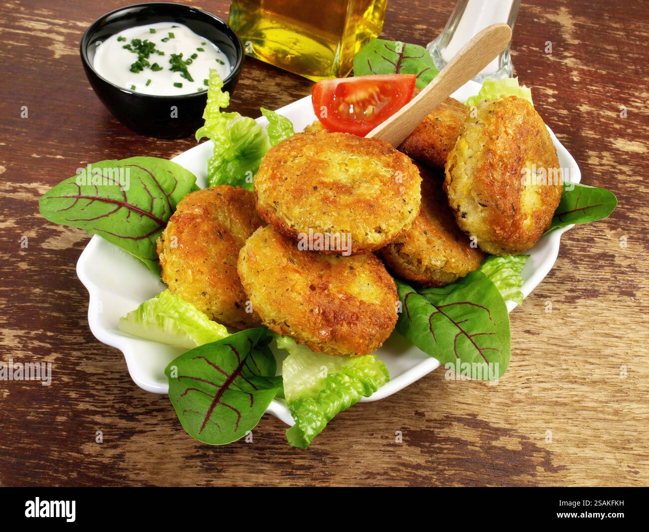 Falafel with tahini sauce hi-res stock photography and images - Alamy