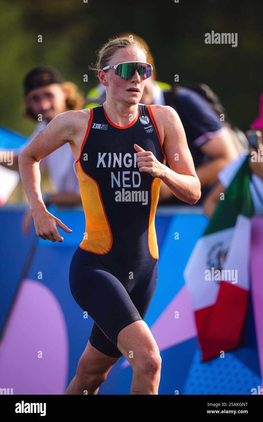 Maya Kingma participating in the triathlon at the Paris 2024 Olympic ...