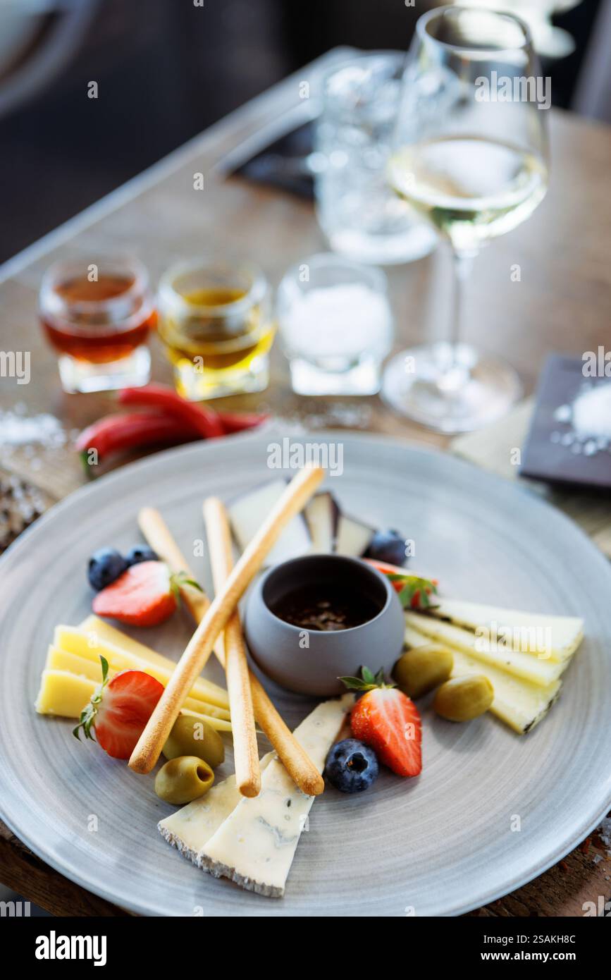 Cheese platter for two: Goat cheese cream, gorgonzola, camembert ...