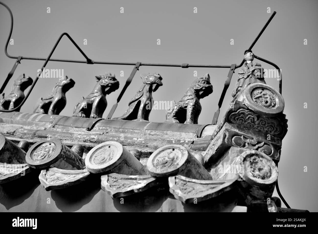 Imperial roof figure decorations, architectural details from the Temple ...