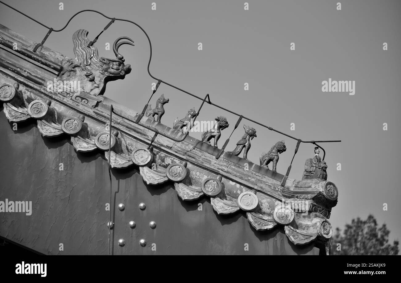 Imperial roof figure decorations, architectural details from the Temple ...