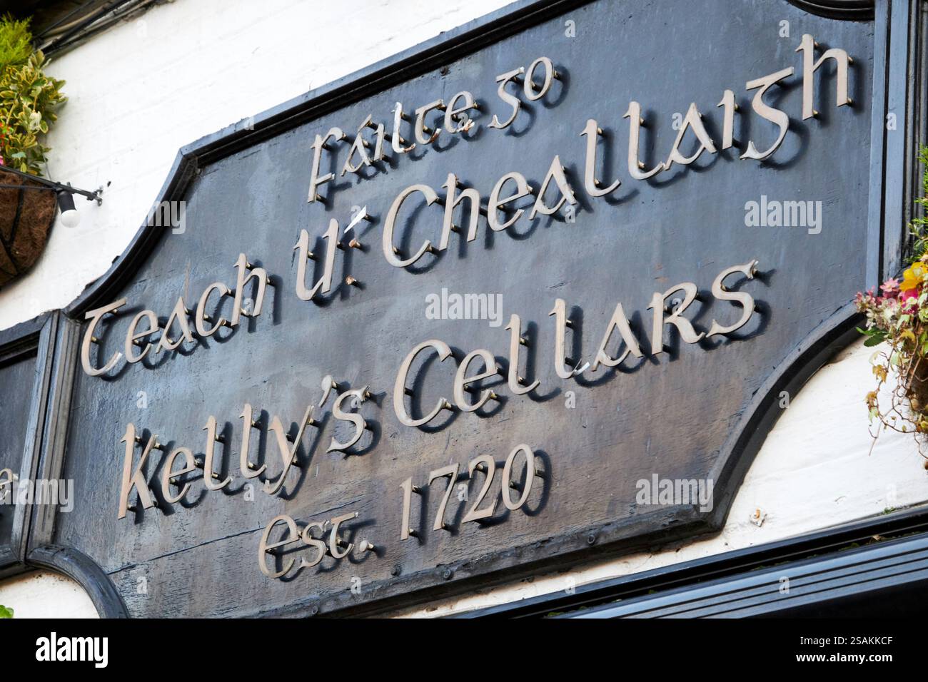Kellys cellars pub hi-res stock photography and images - Alamy