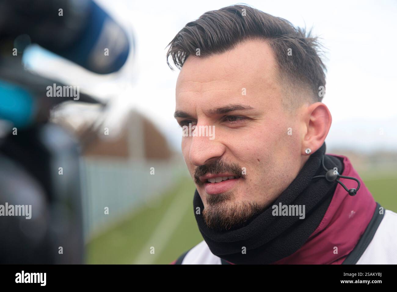 Augsburg, Deutschland. 29th Jan, 2025. Mergim Berisha (FC Agusburg #37 ...