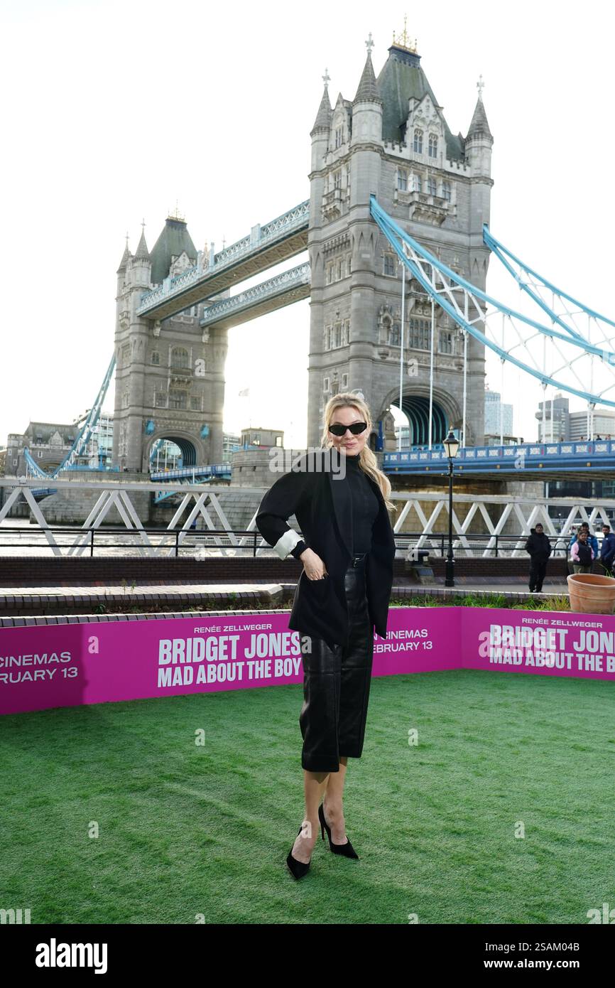 Renee Zellweger attending a photo call for Bridget Jones: Mad About the ...