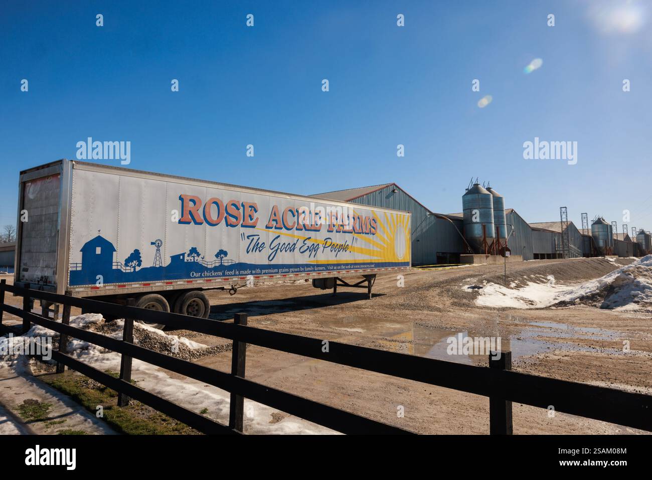 Bloomington, United States. 29th Jan, 2025. View of a trailer cart at ...