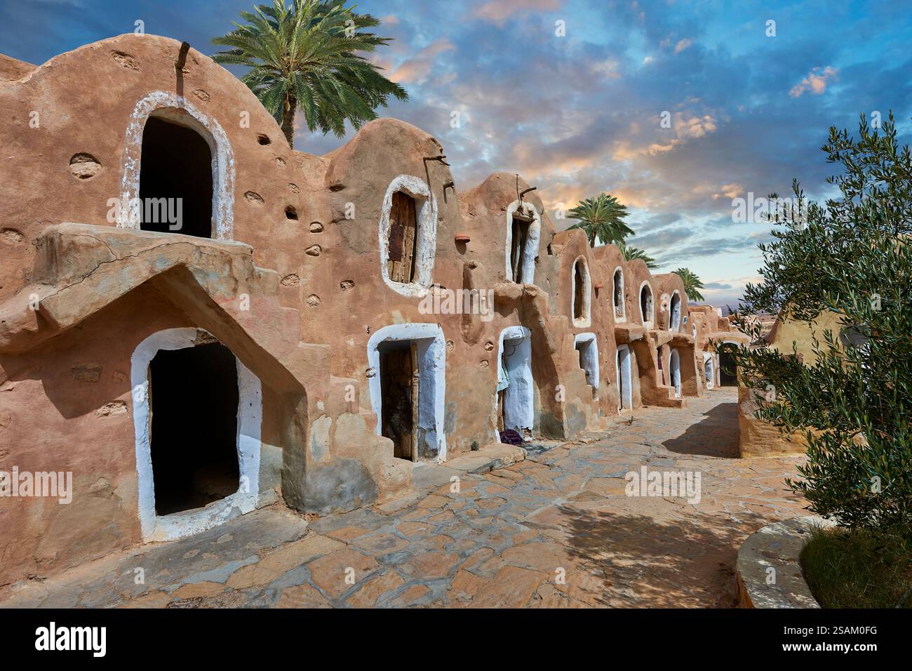 Ksar Hedada, Tunisia, Fortified Berber Ghorfa vaulted food Storage ...