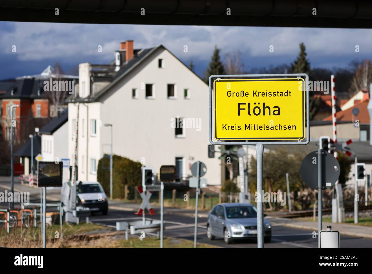 29 January 2025, Saxony, Flöha: View of the town entrance and the town ...