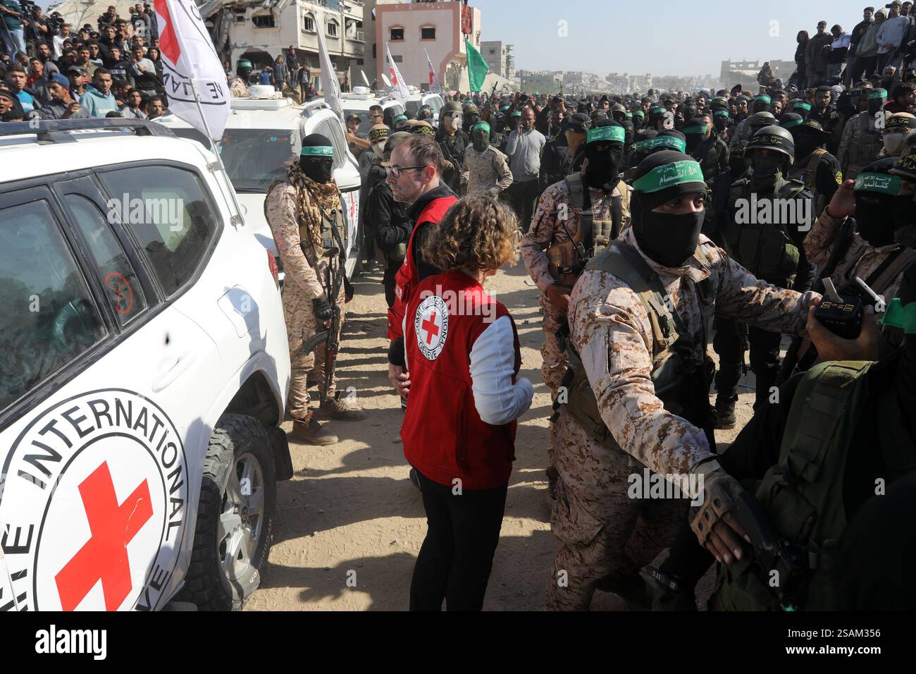 Palestinins crowd around a Red Cross convoy as Palestinian militant ...