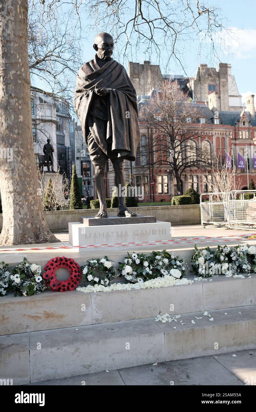 Mahatma gandhi feet hi-res stock photography and images - Alamy