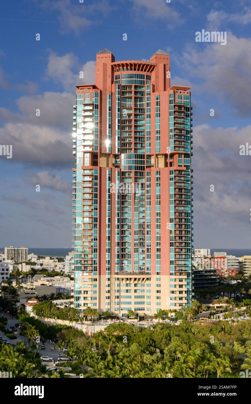 Miami, Florida, USA - 4 January 2025: Tall block of luxury apartments ...