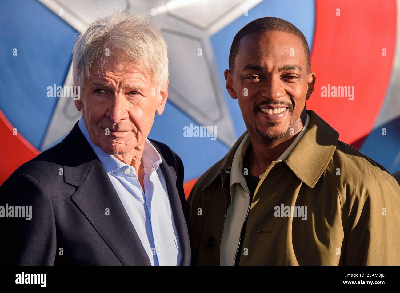 Harrison Ford und Anthony Mackie beim Photocall zum Kinofilm 'Captain ...