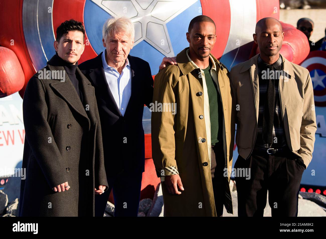 Danny Ramirez, Harrison Ford, Anthony Mackie und Julius Onah beim ...