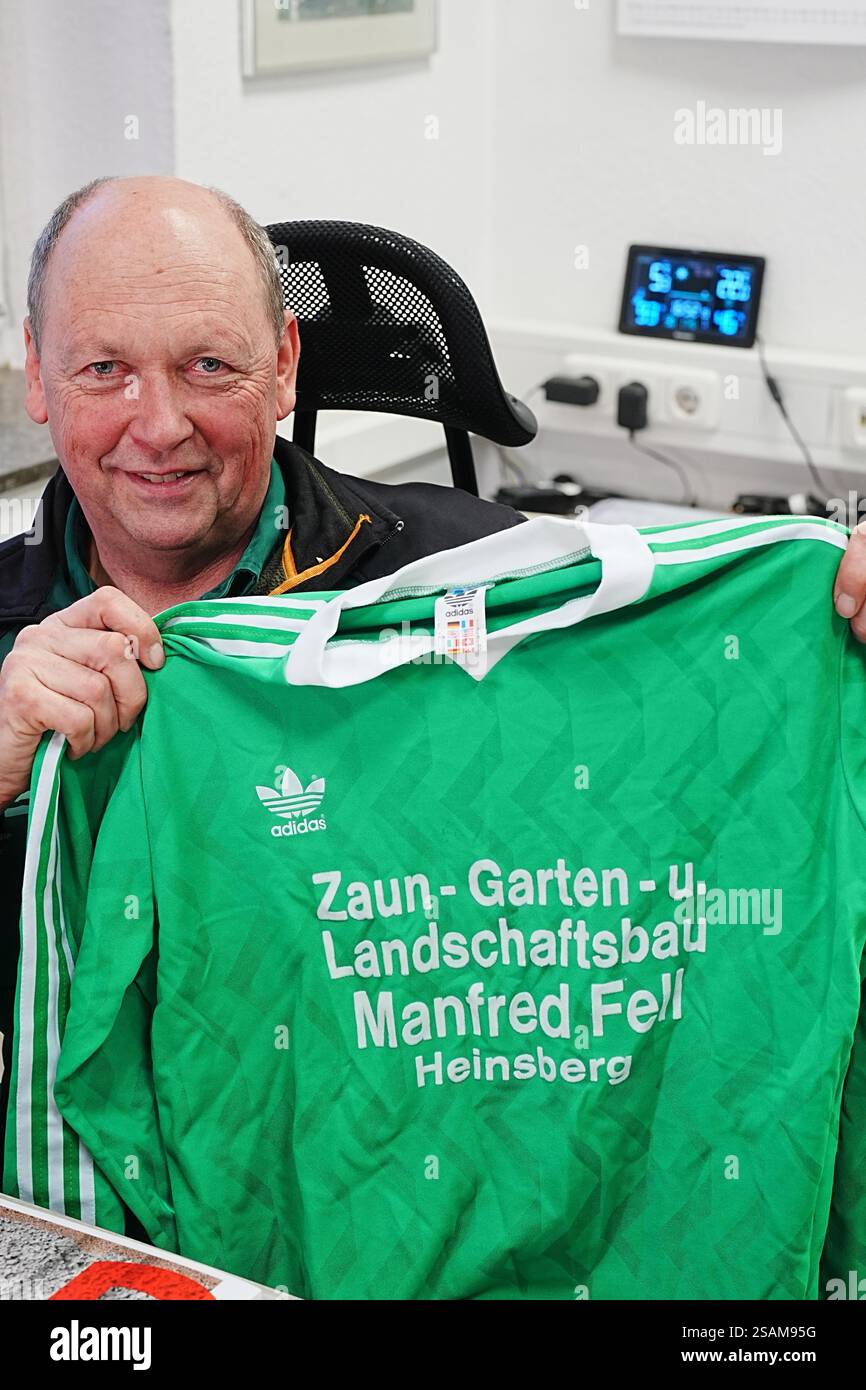 Heinsberg, Germany. 30th Jan, 2025. Manfred Fell shows off a T-shirt ...