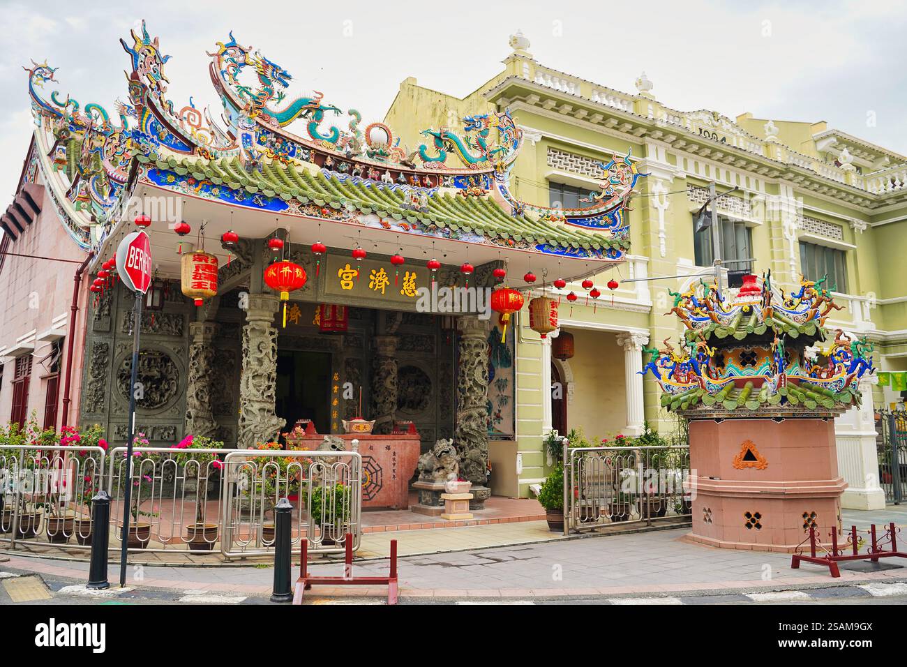 View of the Choo Chay Keong Temple dedicated to Hoay Che Chung Wang ...