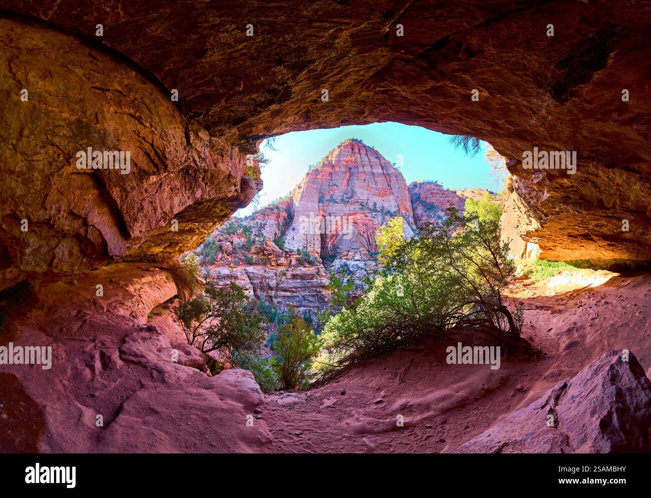 Mystery creek cave hi-res stock photography and images - Alamy