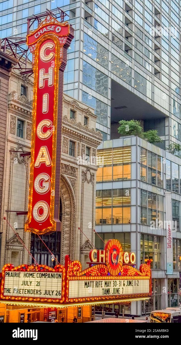 Downtown street in theatre district hi-res stock photography and images ...