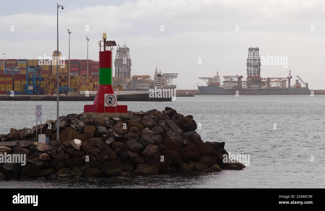 Container port singapore 2025 hi-res stock photography and images - Alamy