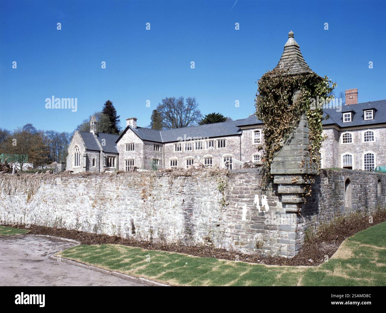 Housing development by Meadgate Homes, new apartments in the shell of a ...