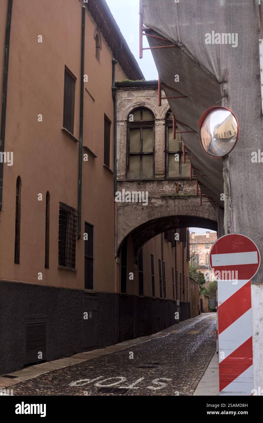 Cobbled alley with an arch between historic buildings in an italian ...