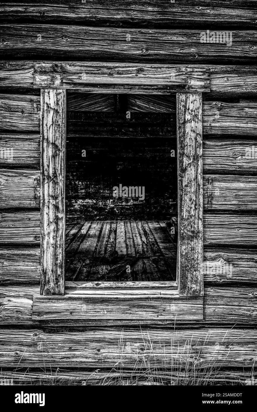 Old log building in Black and White Stock Photos & Images - Alamy