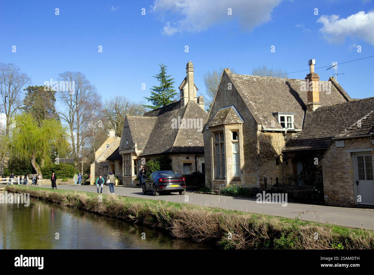 Lower Slaughter, a 16th/17th C village in the Cotswolds on the River ...