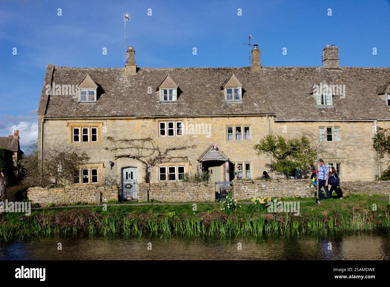 Lower Slaughter, a 16th/17th C village in the Cotswolds on the River ...