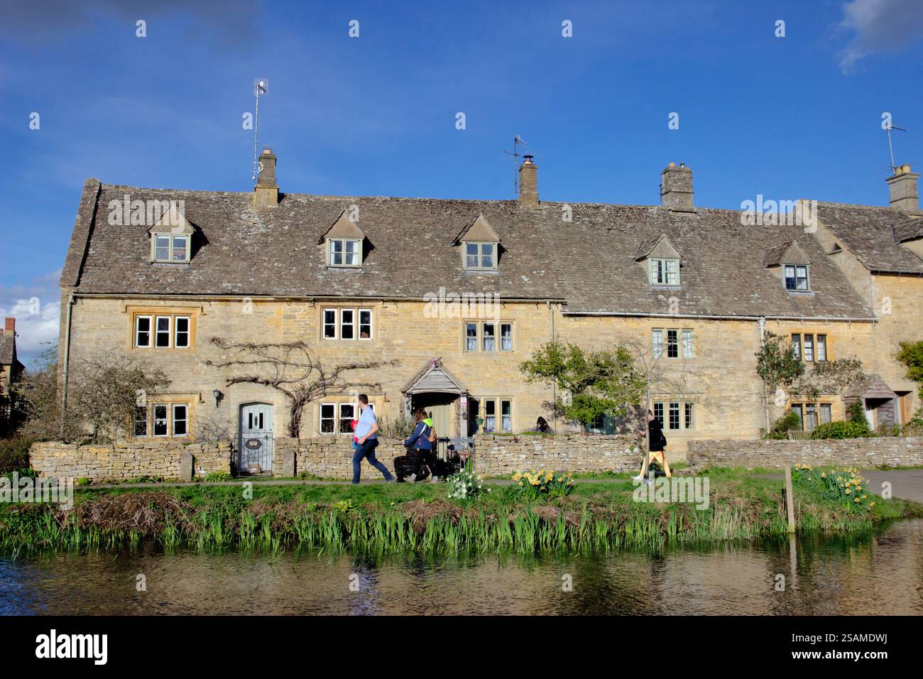 Lower Slaughter, a 16th/17th C village in the Cotswolds on the River ...