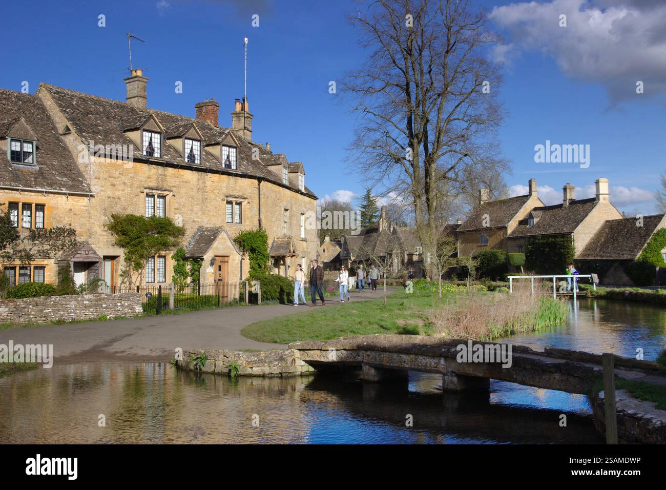 Lower Slaughter, a 16th/17th C village in the Cotswolds on the River ...