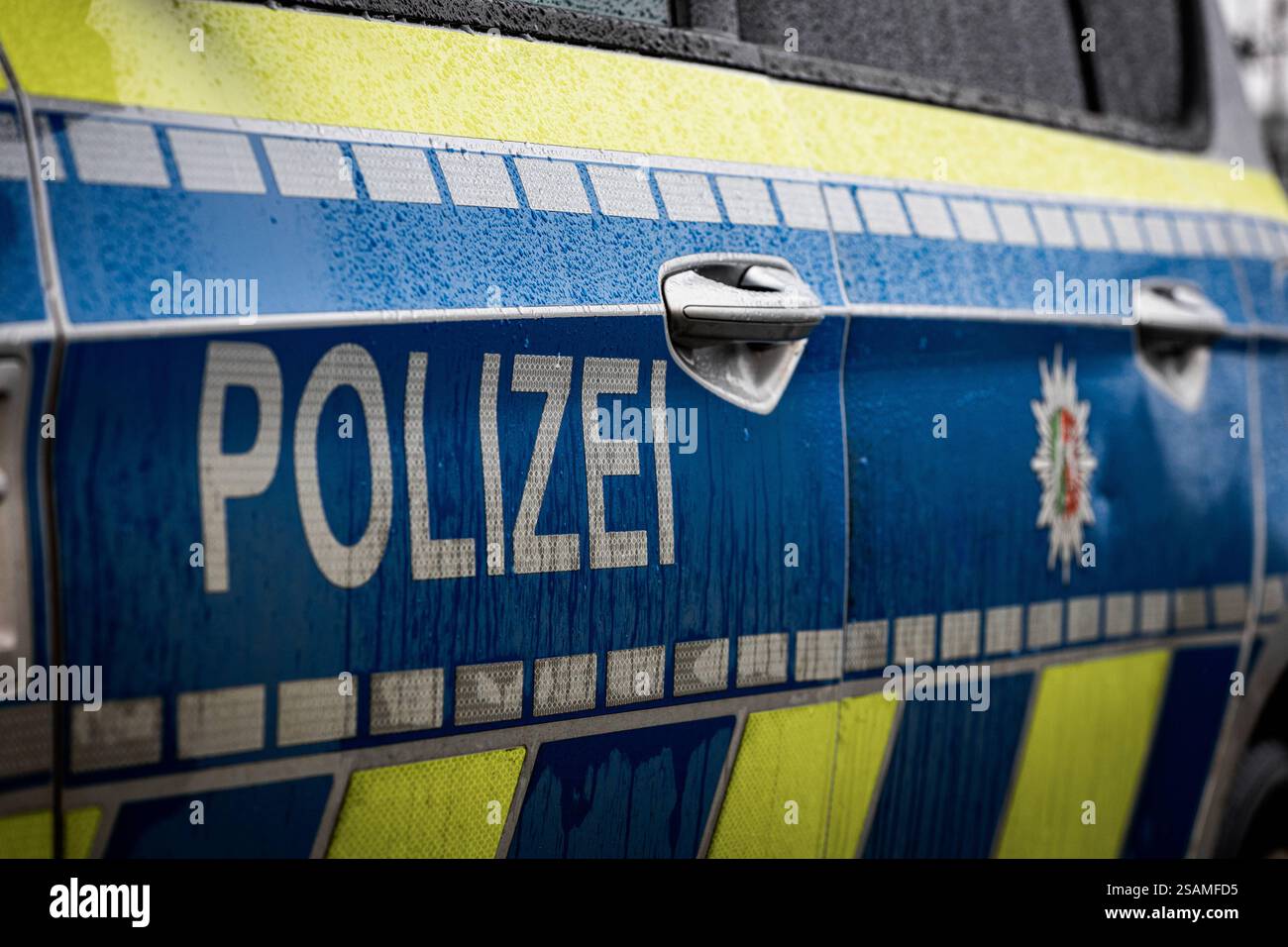 Das Bild zeigt ein deutsches Polizeiauto, aus Nordrhein-Westfalen NRW ...